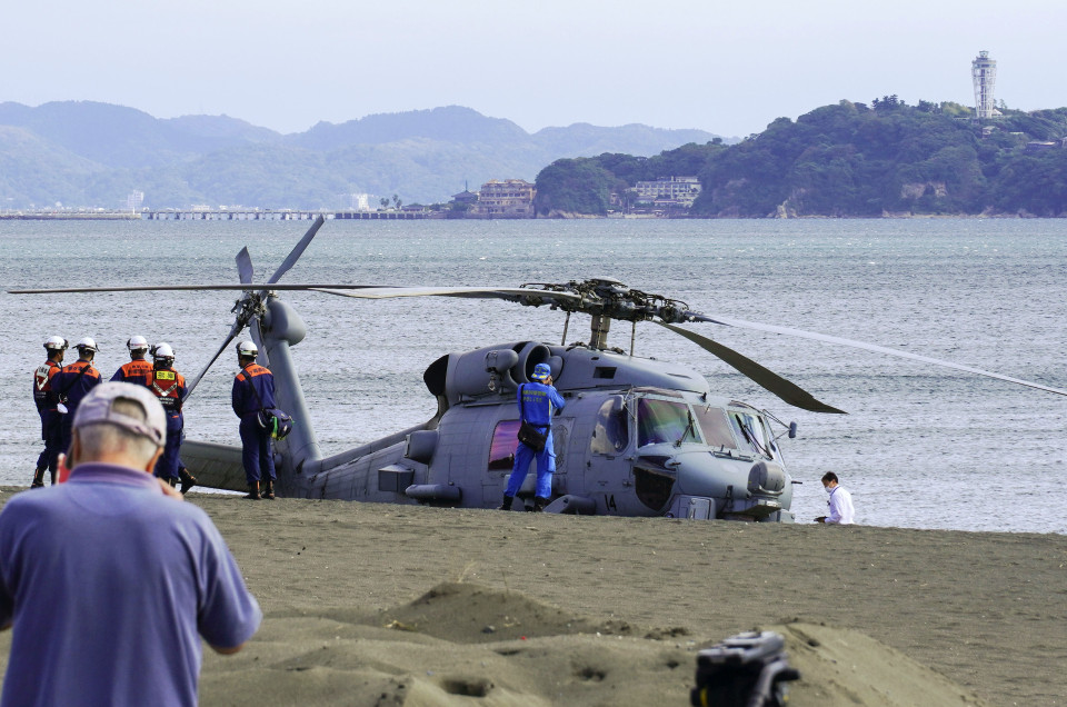 U.S. helicopter makes emergency landing on beach near Tokyo