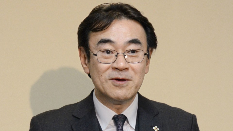 Top prosecutor seen close to Abe gov't put in hot seat over scandal