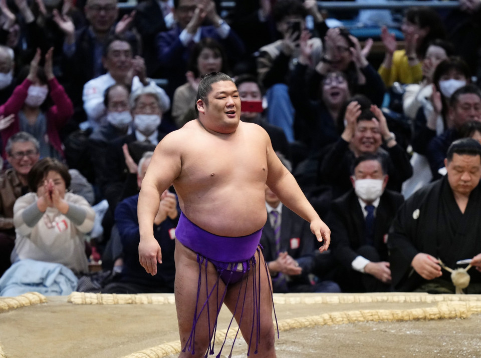 Top-division debutant Takerufuji wins historic sumo championship