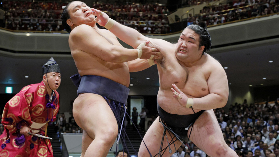 Sumo: Hoshoryu snaps losing streak, Onosato stays unbeaten on Day 5