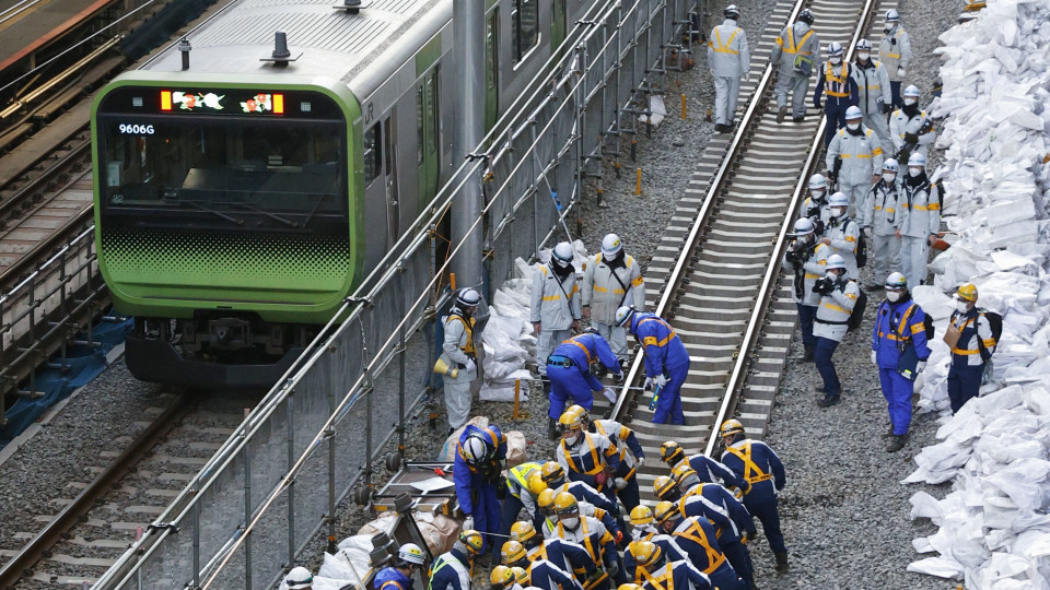 2-day service suspension on Tokyo's busy Yamanote loop line begins