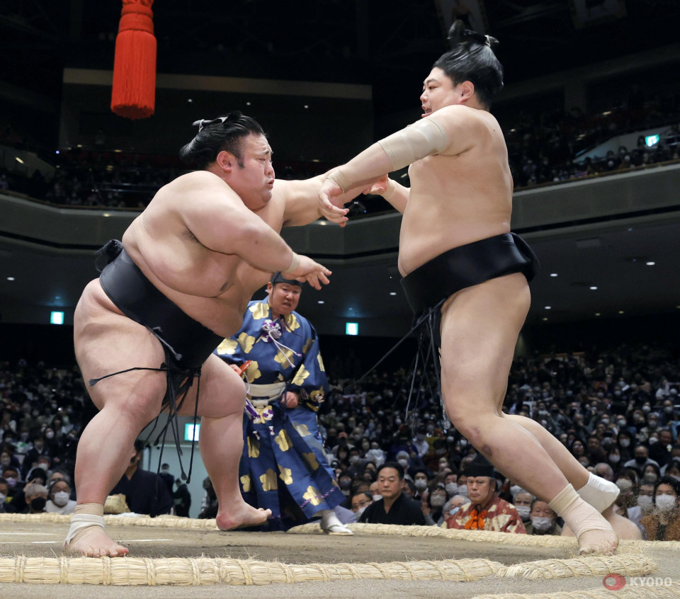 Sumo: Takakeisho beats Abi, creating 8-way logjam atop leaderboard