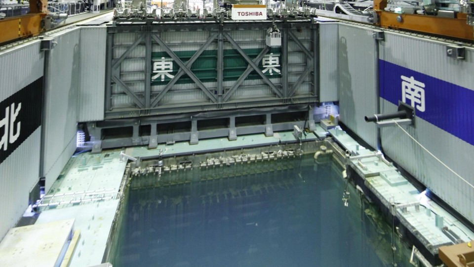 TEPCO begins fuel removal at Fukushima plant No. 3 unit pool