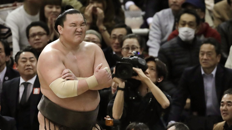 Sumo: Arm injury sours Hakuho's record-extending 42nd title