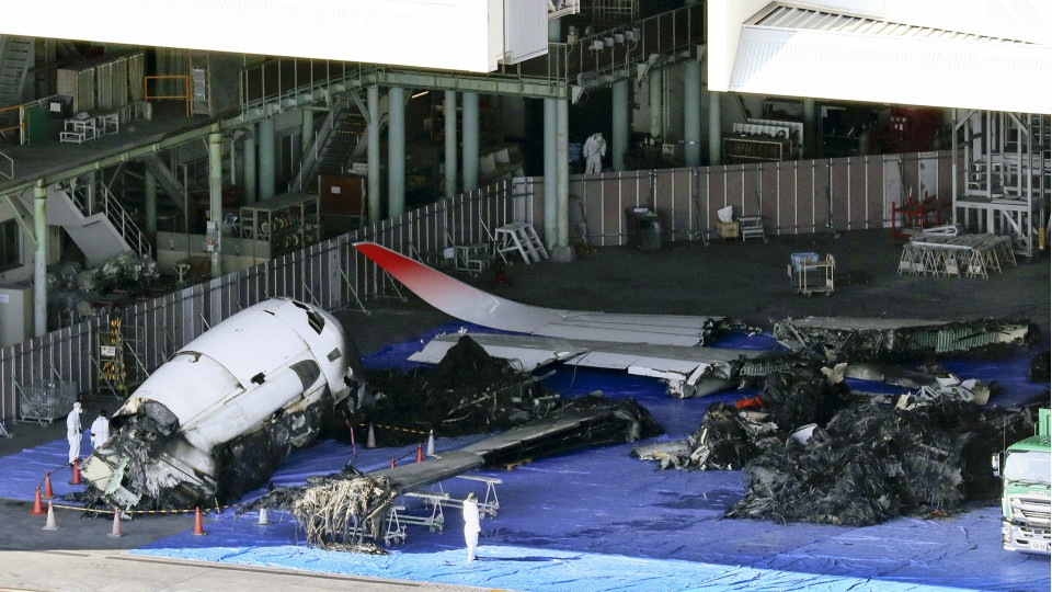 Last runway to reopen at Tokyo's Haneda with JAL wreckage cleared