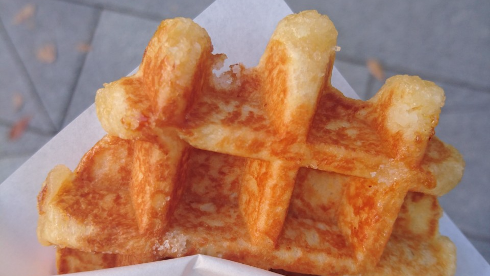 Waffle smoke covers Brussels after factory fire