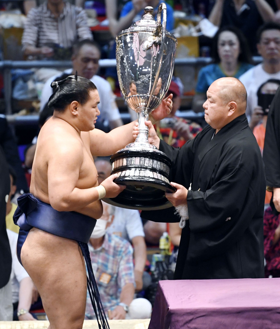 Sumo: Hoshoryu beats Hokutofuji in playoff for maiden championship