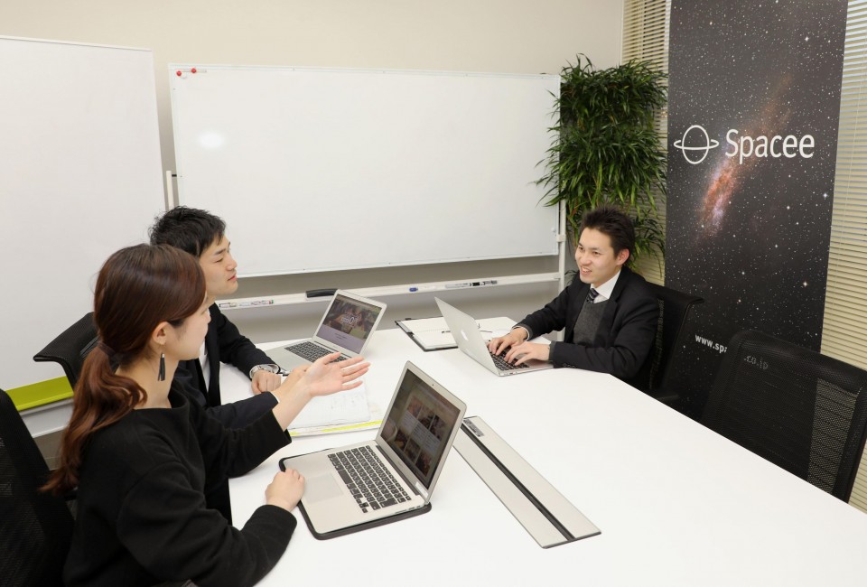 Enterprising companies make work for idle rooms in Japan