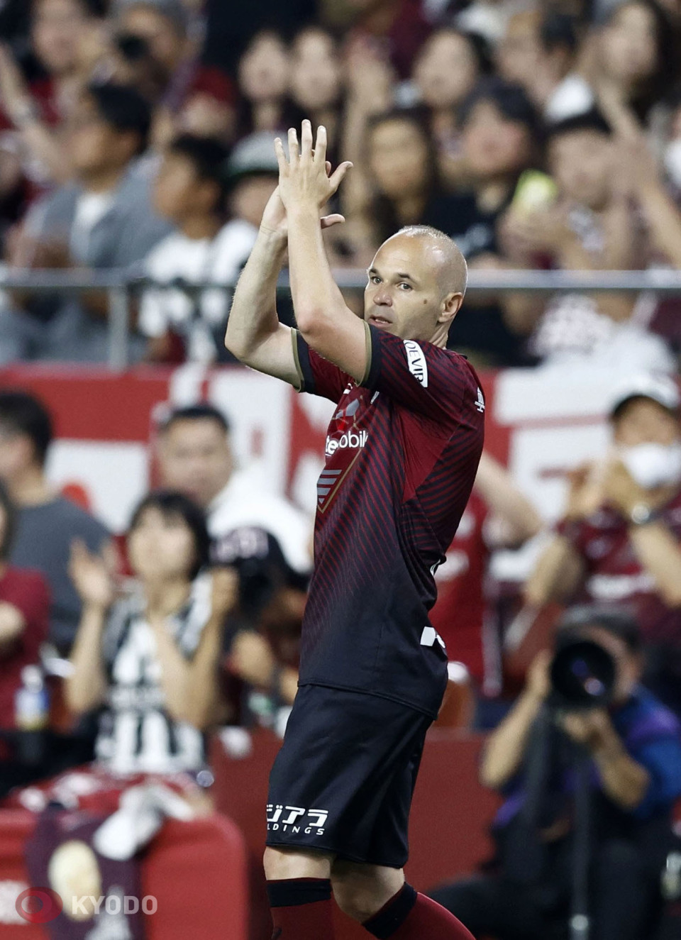 Football: Iniesta bids farewell as Kobe snatch late draw with Sapporo