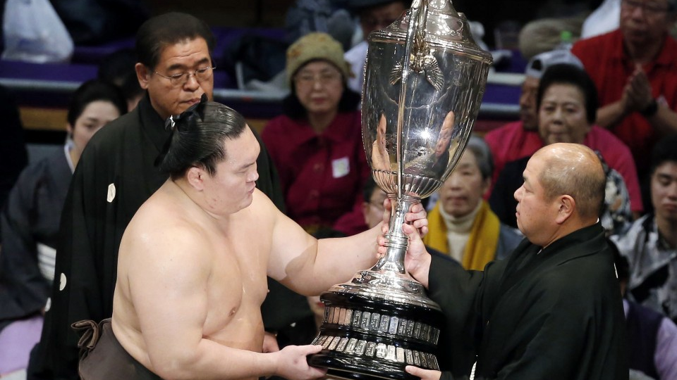 Sumo: Hakuho puts final winning touch on 43rd championship