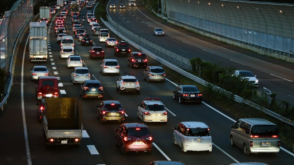 Many Tokyo firms remain unprepared for Olympic traffic congestion