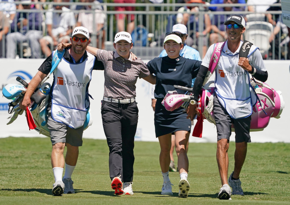 Golf: Akie Iwai surges into tie for lead at LPGA event in LA